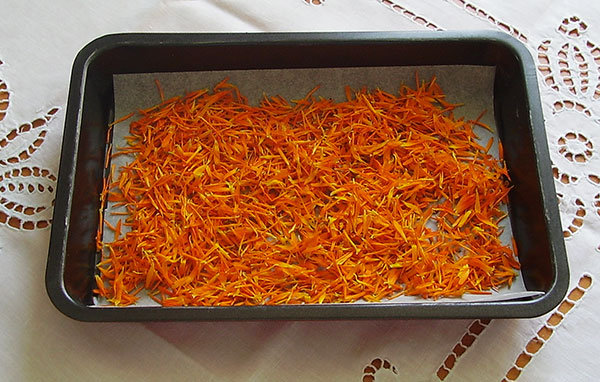 How to Dry Marigold Petals | 2pots2cook
